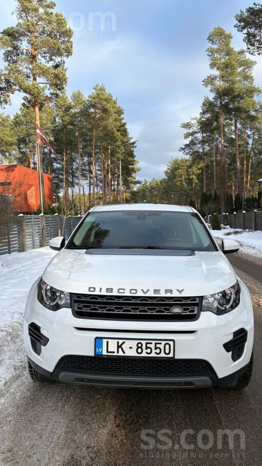 Balts Land Rover Discovery Sport 2018 Rīga, ar dzinēja tilpumu 2.00 L un nobraukumu 134 tūkst. km par 12900 €, foto 1 vietnē AUTOMOTO.COM.LV