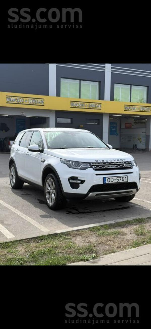 White Land Rover Discovery Sport 2018 in Riga, with an engine capacity of 2.00 L and mileage of 153 thousand km for 19900 €, photo 1 on AUTOMOTO.COM.LV