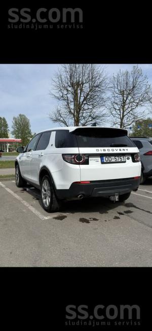 White Land Rover Discovery Sport 2018 in Riga, with an engine capacity of 2.00 L and mileage of 153 thousand km for 19900 €, photo 4 on AUTOMOTO.COM.LV