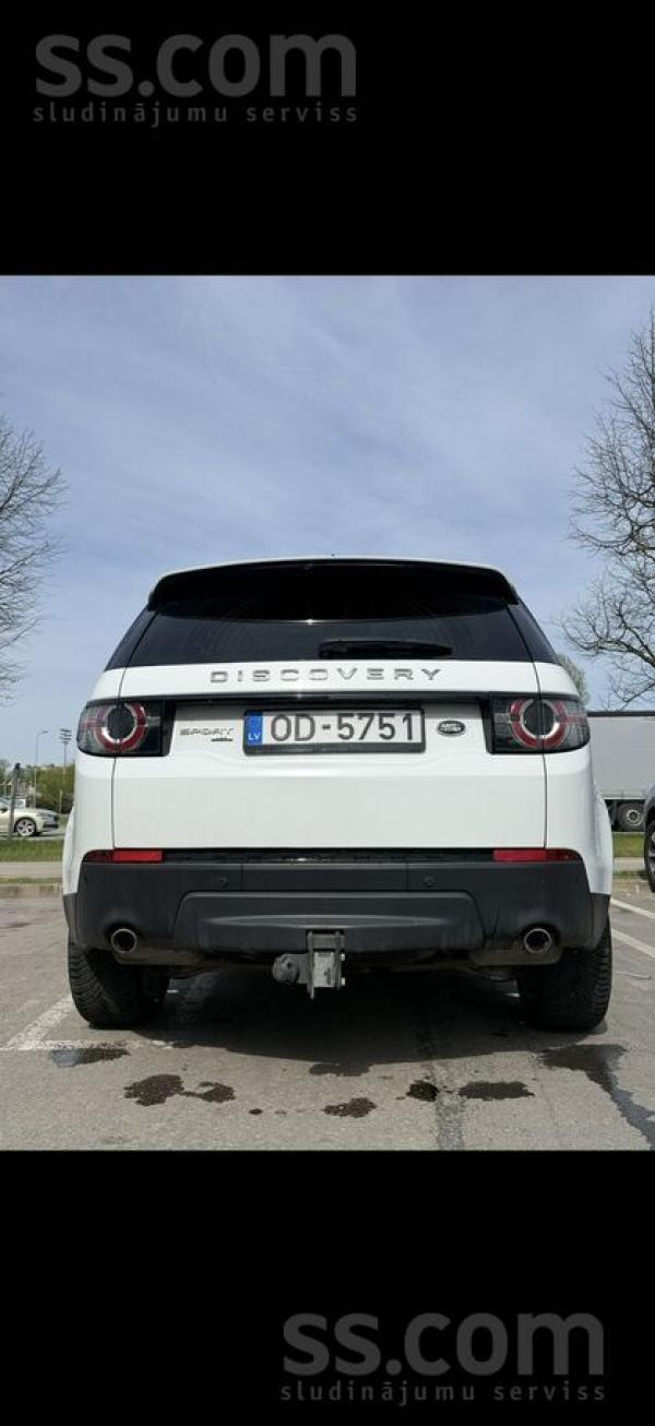 White Land Rover Discovery Sport 2018 in Riga, with an engine capacity of 2.00 L and mileage of 153 thousand km for 19900 €, photo 5 on AUTOMOTO.COM.LV