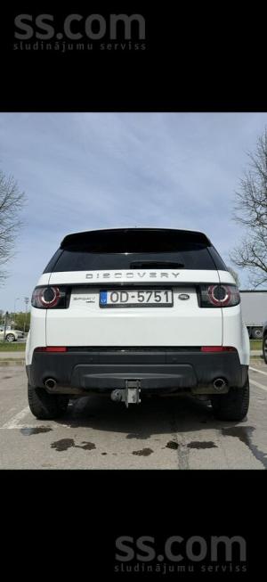 White Land Rover Discovery Sport 2018 in Riga, with an engine capacity of 2.00 L and mileage of 153 thousand km for 19900 €, photo 6 on AUTOMOTO.COM.LV