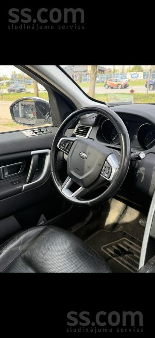White Land Rover Discovery Sport 2018 in Riga, with an engine capacity of 2.00 L and mileage of 153 thousand km for 19900 €, photo 7 on AUTOMOTO.COM.LV