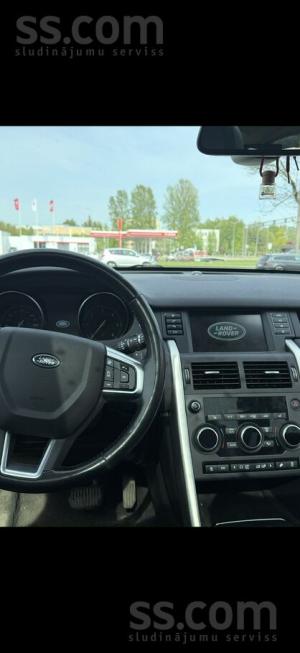 White Land Rover Discovery Sport 2018 in Riga, with an engine capacity of 2.00 L and mileage of 153 thousand km for 19900 €, photo 9 on AUTOMOTO.COM.LV