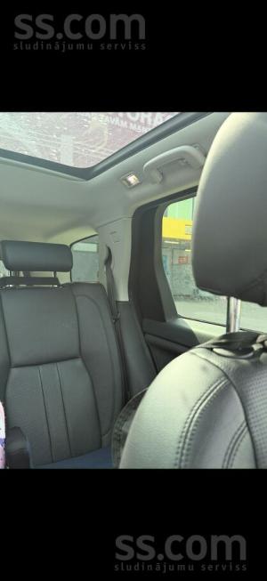 White Land Rover Discovery Sport 2018 in Riga, with an engine capacity of 2.00 L and mileage of 153 thousand km for 19900 €, photo 14 on AUTOMOTO.COM.LV
