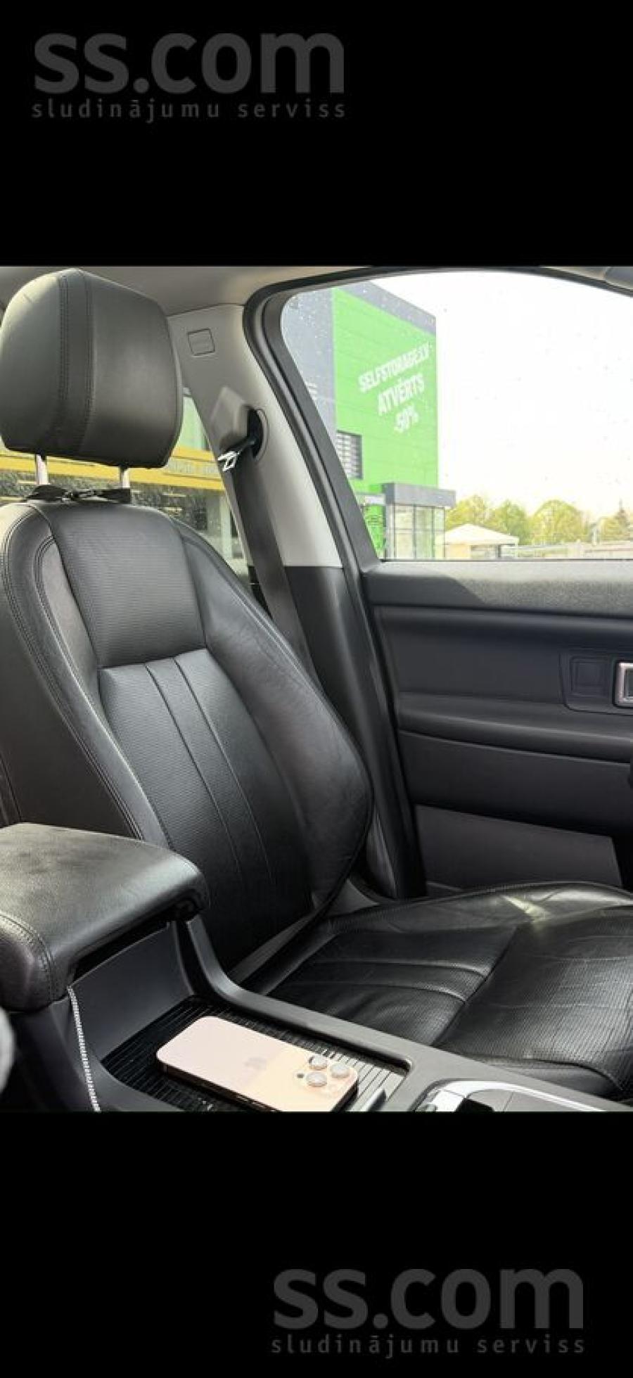 White Land Rover Discovery Sport 2018 in Riga, with an engine capacity of 2.00 L and mileage of 153 thousand km for 19900 €, photo 15 on AUTOMOTO.COM.LV