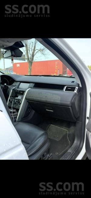 White Land Rover Discovery Sport 2018 in Riga, with an engine capacity of 2.00 L and mileage of 153 thousand km for 19900 €, photo 17 on AUTOMOTO.COM.LV