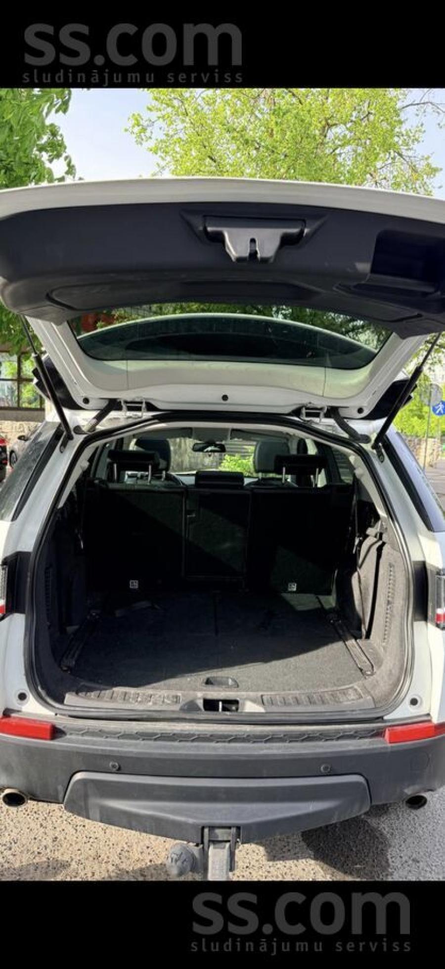 White Land Rover Discovery Sport 2018 in Riga, with an engine capacity of 2.00 L and mileage of 153 thousand km for 19900 €, photo 27 on AUTOMOTO.COM.LV