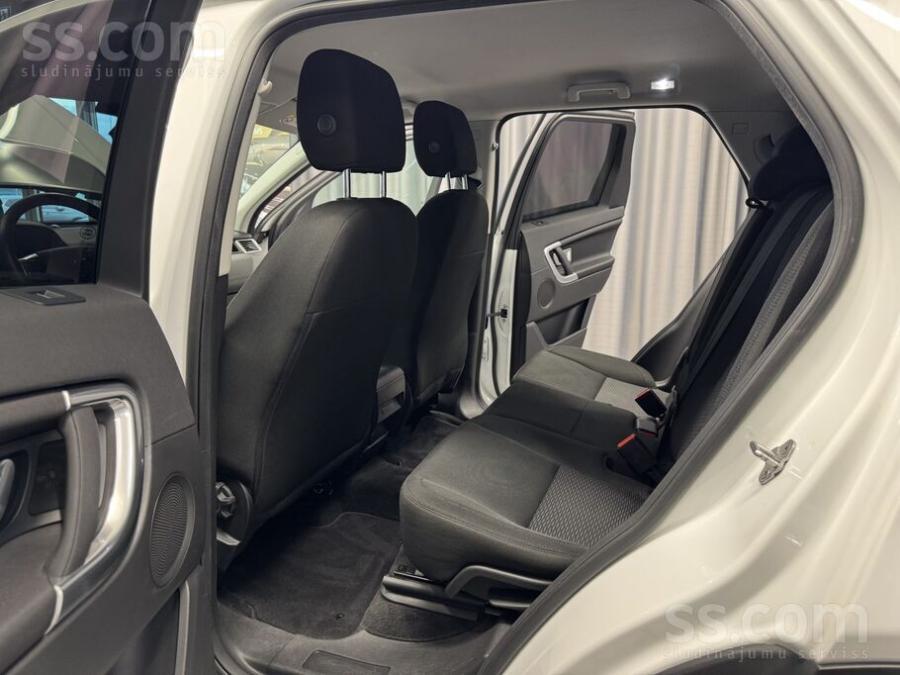 Balts Land Rover Discovery Sport 2018 Rīga, ar dzinēja tilpumu 2.00 L un nobraukumu 143 tūkst. km par 13490 €, foto 28 vietnē AUTOMOTO.COM.LV