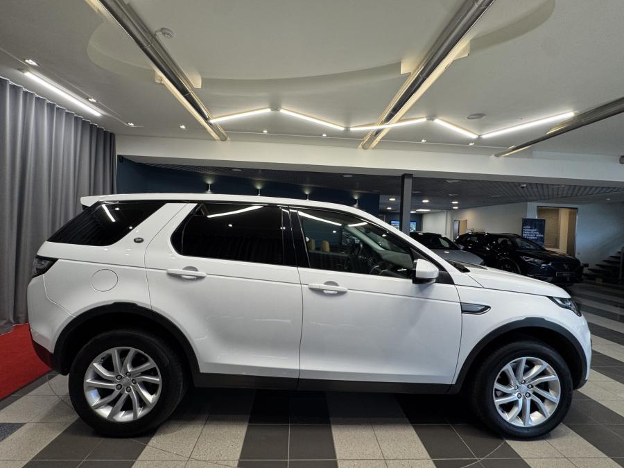Белый Ленд Ровер Discovery Sport 2018 в Рига, объемом двигателя 2.00 л и пробегом 143 тыс. км за 13490 €, фото 5 на AUTOMOTO.COM.LV
