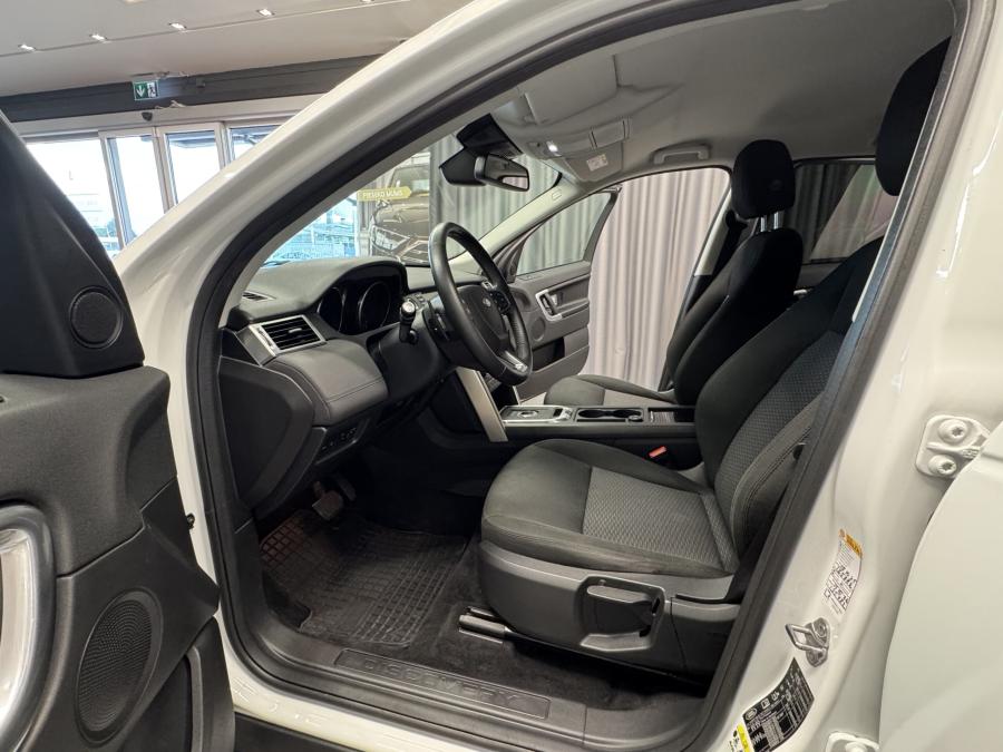Белый Ленд Ровер Discovery Sport 2018 в Рига, объемом двигателя 2.00 л и пробегом 143 тыс. км за 13490 €, фото 10 на AUTOMOTO.COM.LV