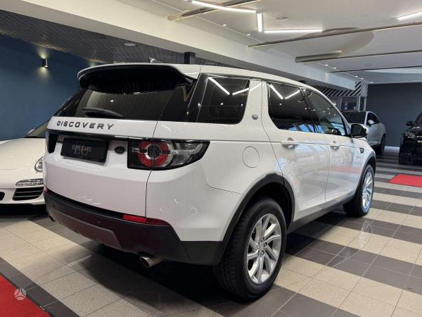 White Land Rover Discovery Sport 2018 in Riga, with an engine capacity of 2.00 L and mileage of 143 thousand km for 13490 €, photo 5 on AUTOMOTO.COM.LV