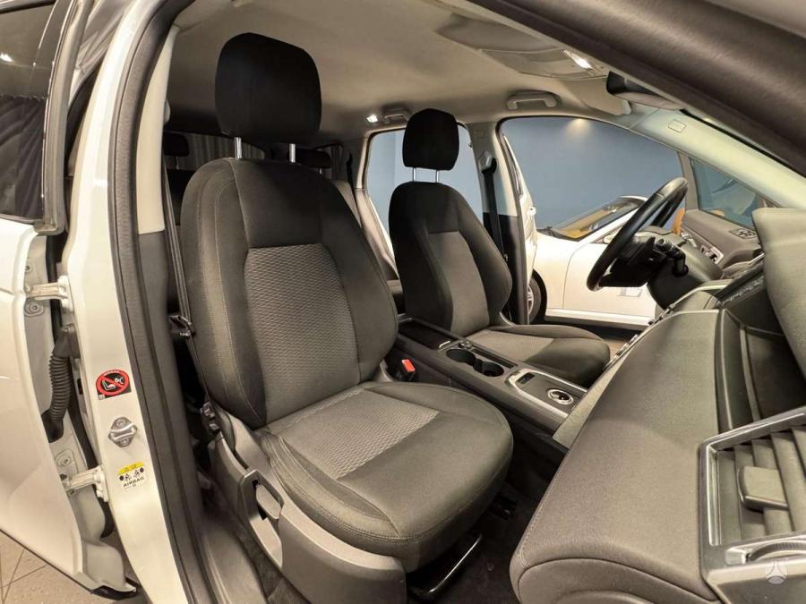 Белый Ленд Ровер Discovery Sport 2018 в Рига, объемом двигателя 2.00 л и пробегом 143 тыс. км за 13490 €, фото 14 на AUTOMOTO.COM.LV