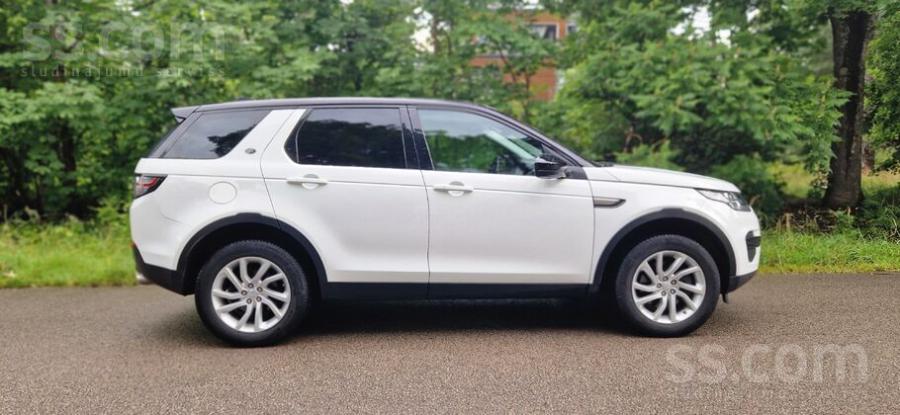 White Land Rover Discovery Sport 2019 in Riga, with an engine capacity of 2.00 L and mileage of 187 thousand km for 15800 €, photo 1 on AUTOMOTO.COM.LV