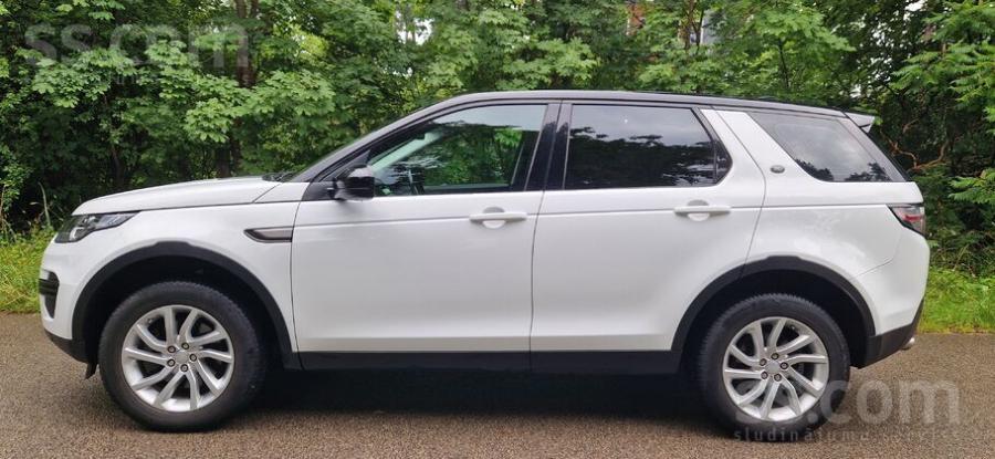 White Land Rover Discovery Sport 2019 in Riga, with an engine capacity of 2.00 L and mileage of 187 thousand km for 15800 €, photo 2 on AUTOMOTO.COM.LV