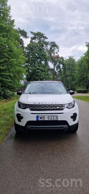 White Land Rover Discovery Sport 2019 in Riga, with an engine capacity of 2.00 L and mileage of 187 thousand km for 15800 €, photo 3 on AUTOMOTO.COM.LV