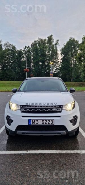 White Land Rover Discovery Sport 2019 in Riga, with an engine capacity of 2.00 L and mileage of 187 thousand km for 15800 €, photo 5 on AUTOMOTO.COM.LV