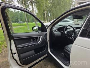 White Land Rover Discovery Sport 2019 in Riga, with an engine capacity of 2.00 L and mileage of 187 thousand km for 15800 €, photo 13 on AUTOMOTO.COM.LV
