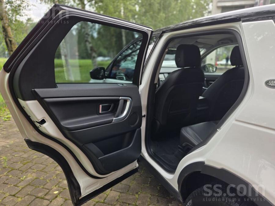 White Land Rover Discovery Sport 2019 in Riga, with an engine capacity of 2.00 L and mileage of 187 thousand km for 15800 €, photo 14 on AUTOMOTO.COM.LV