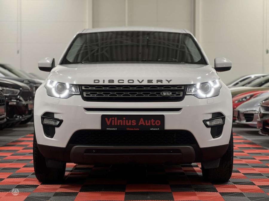 White Land Rover Discovery Sport 2019 in Vilnius, with an engine capacity of 2.00 L and mileage of 189 thousand km for 18500 €, photo 2 on AUTOMOTO.COM.LV