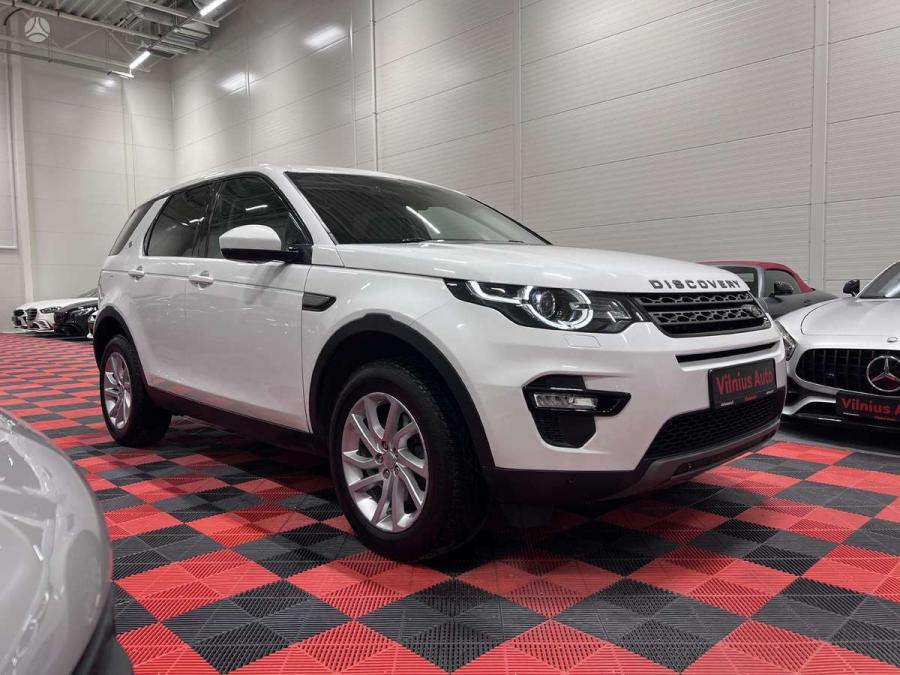 White Land Rover Discovery Sport 2019 in Vilnius, with an engine capacity of 2.00 L and mileage of 189 thousand km for 18500 €, photo 3 on AUTOMOTO.COM.LV