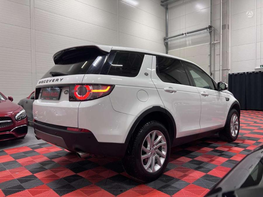 White Land Rover Discovery Sport 2019 in Vilnius, with an engine capacity of 2.00 L and mileage of 189 thousand km for 18500 €, photo 4 on AUTOMOTO.COM.LV