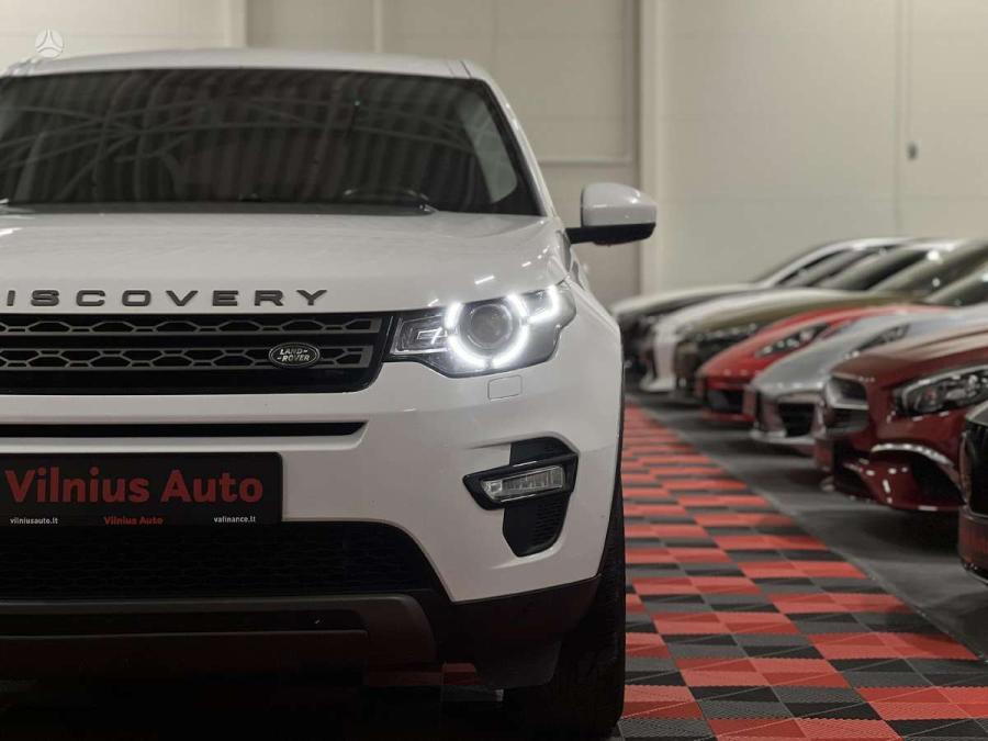 White Land Rover Discovery Sport 2019 in Vilnius, with an engine capacity of 2.00 L and mileage of 189 thousand km for 18500 €, photo 7 on AUTOMOTO.COM.LV