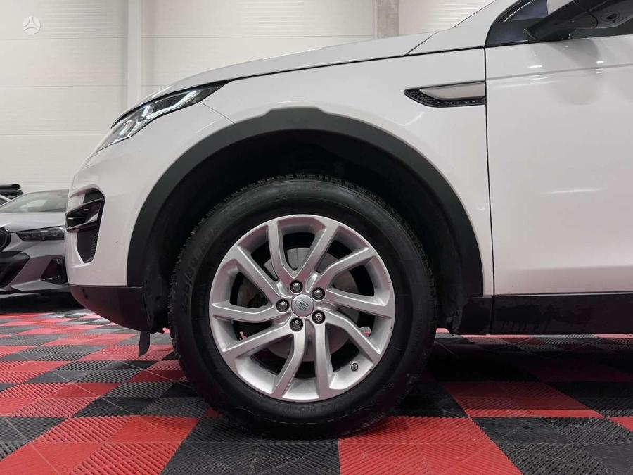 White Land Rover Discovery Sport 2019 in Vilnius, with an engine capacity of 2.00 L and mileage of 189 thousand km for 18500 €, photo 9 on AUTOMOTO.COM.LV