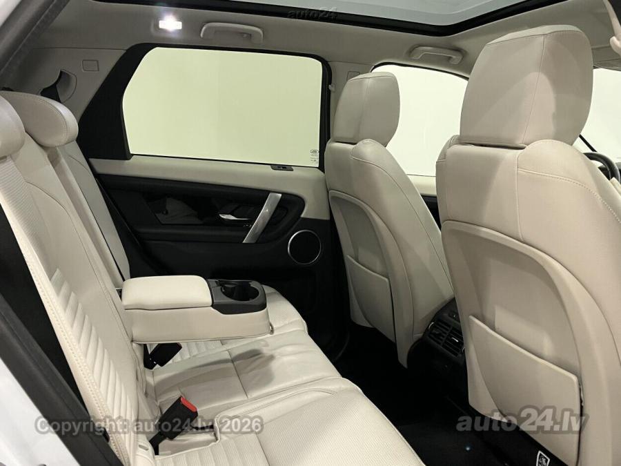White Land Rover Discovery Sport 2020 in Tallinn, with an engine capacity of 2.00 L and mileage of 147 thousand km for 20900 €, photo 4 on AUTOMOTO.COM.LV