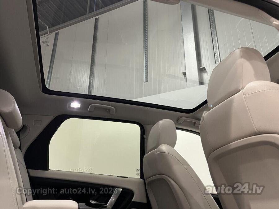 White Land Rover Discovery Sport 2020 in Tallinn, with an engine capacity of 2.00 L and mileage of 147 thousand km for 20900 €, photo 21 on AUTOMOTO.COM.LV