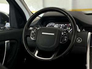White Land Rover Discovery Sport 2020 in Kaunas, with an engine capacity of 2.00 L and mileage of 177 thousand km for 13999 €, photo 4 on AUTOMOTO.COM.LV