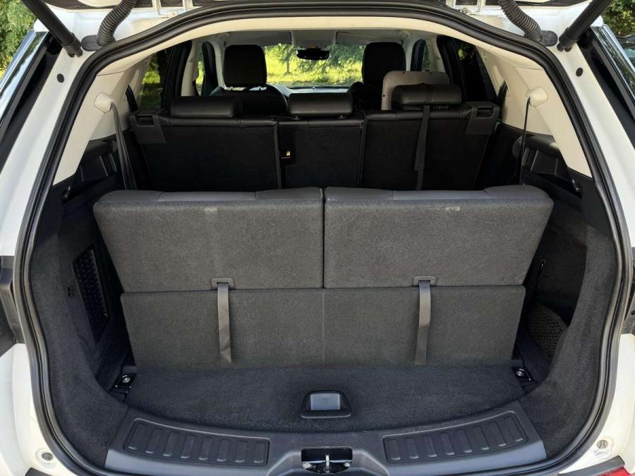 White Land Rover Discovery Sport 2020 in Kaunas, with an engine capacity of 2.00 L and mileage of 177 thousand km for 13999 €, photo 11 on AUTOMOTO.COM.LV