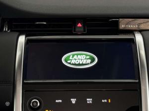 White Land Rover Discovery Sport 2020 in Kaunas, with an engine capacity of 2.00 L and mileage of 177 thousand km for 13999 €, photo 21 on AUTOMOTO.COM.LV