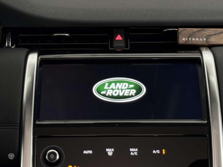 White Land Rover Discovery Sport 2020 in Kaunas, with an engine capacity of 2.00 L and mileage of 177 thousand km for 13999 €, photo 21 on AUTOMOTO.COM.LV