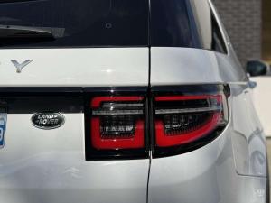 White Land Rover Discovery Sport 2020 in Kaunas, with an engine capacity of 2.00 L and mileage of 177 thousand km for 13999 €, photo 23 on AUTOMOTO.COM.LV