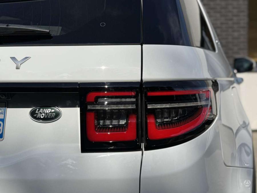 White Land Rover Discovery Sport 2020 in Kaunas, with an engine capacity of 2.00 L and mileage of 177 thousand km for 13999 €, photo 23 on AUTOMOTO.COM.LV