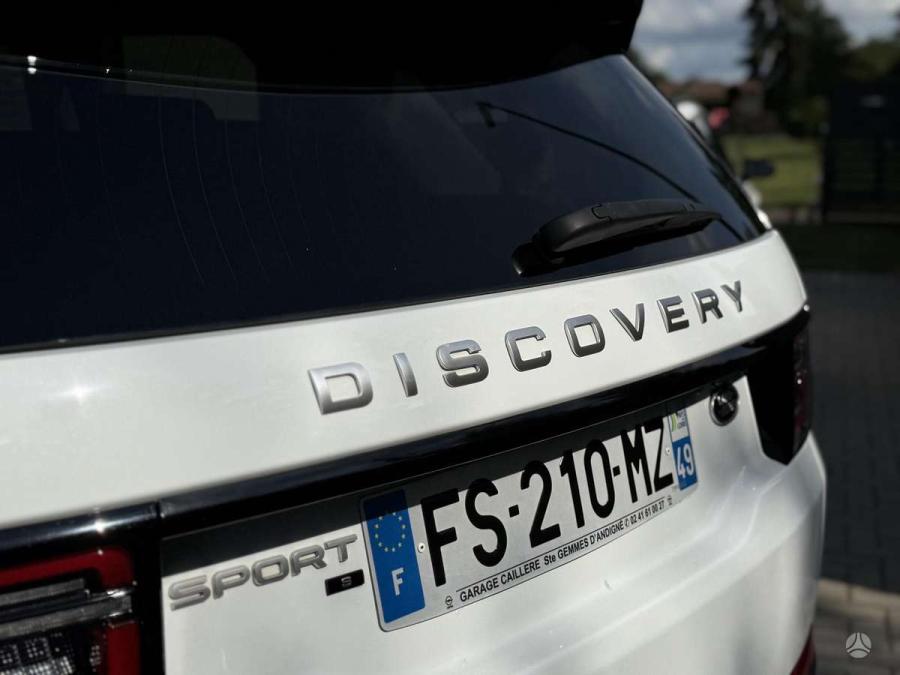 White Land Rover Discovery Sport 2020 in Kaunas, with an engine capacity of 2.00 L and mileage of 177 thousand km for 13999 €, photo 25 on AUTOMOTO.COM.LV