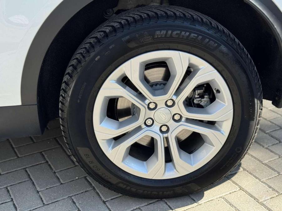 White Land Rover Discovery Sport 2020 in Kaunas, with an engine capacity of 2.00 L and mileage of 177 thousand km for 13999 €, photo 27 on AUTOMOTO.COM.LV