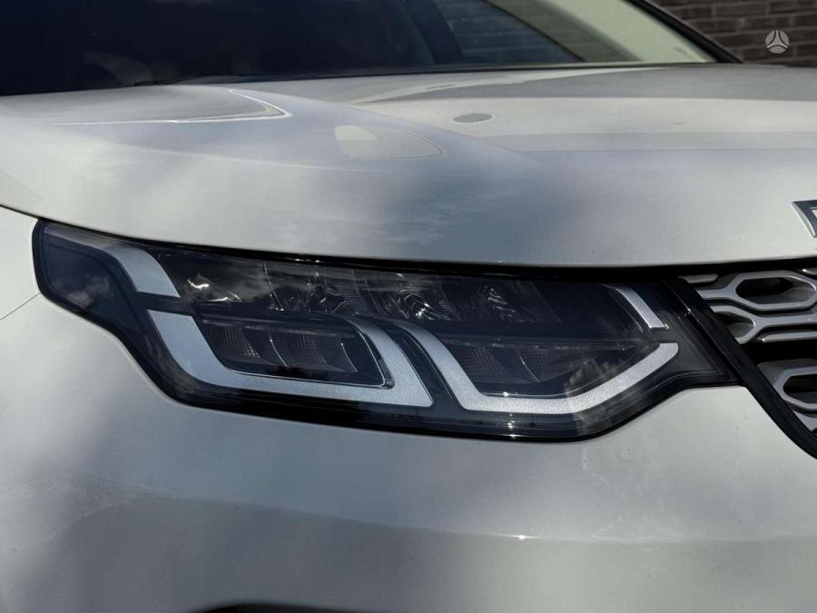 White Land Rover Discovery Sport 2020 in Kaunas, with an engine capacity of 2.00 L and mileage of 177 thousand km for 13999 €, photo 29 on AUTOMOTO.COM.LV