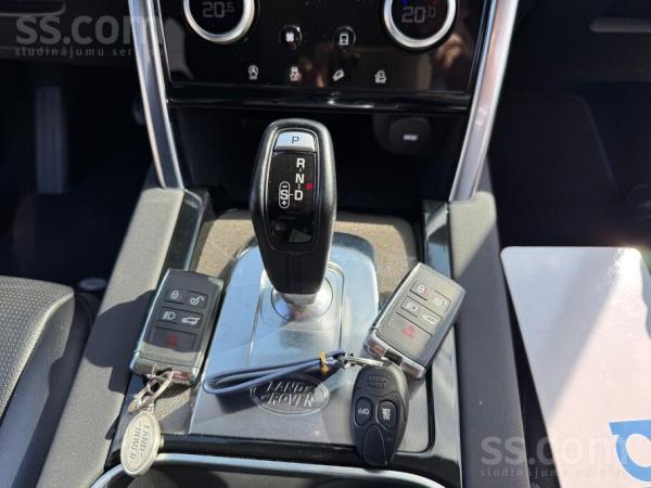 White Land Rover Discovery Sport 2020 in Riga, with an engine capacity of 2.00 L and mileage of 98 thousand km for 16790 €, photo 7 on AUTOMOTO.COM.LV