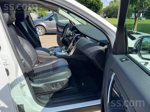 White Land Rover Discovery Sport 2020 in Riga, with an engine capacity of 2.00 L and mileage of 98 thousand km for 16790 €, photo 10 on AUTOMOTO.COM.LV