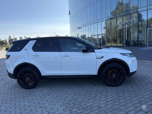 White Land Rover Discovery Sport 2020 in Siauliai, with an engine capacity of 2.00 L and mileage of 154 thousand km for 17800 €, photo 3 on AUTOMOTO.COM.LV