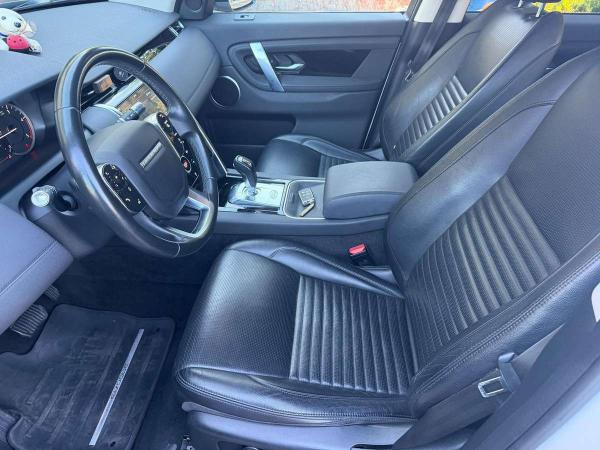 White Land Rover Discovery Sport 2020 in Siauliai, with an engine capacity of 2.00 L and mileage of 154 thousand km for 17800 €, photo 7 on AUTOMOTO.COM.LV