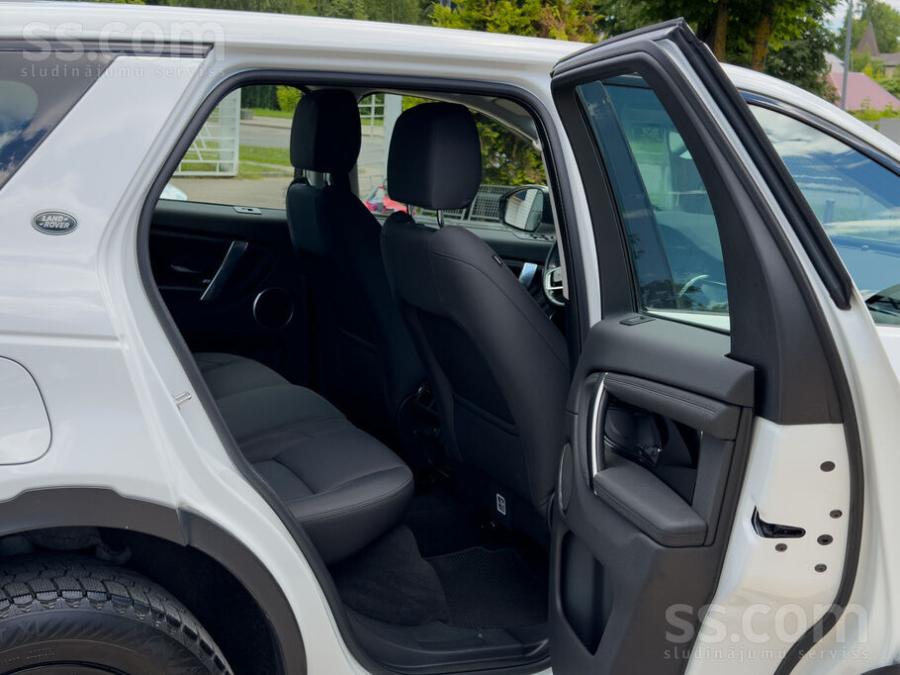 White Land Rover Discovery Sport 2021 in Daugavpils, with an engine capacity of 2.00 L and mileage of 69 thousand km for 18450 €, photo 26 on AUTOMOTO.COM.LV