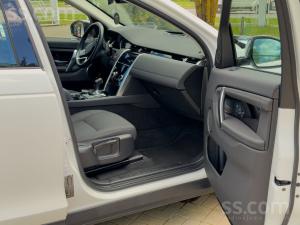 White Land Rover Discovery Sport 2021 in Daugavpils, with an engine capacity of 2.00 L and mileage of 69 thousand km for 18450 €, photo 29 on AUTOMOTO.COM.LV