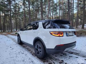 White Land Rover Discovery Sport 2021 in Silute, with an engine capacity of 2.00 L and mileage of 21 thousand km for 25999 €, photo 6 on AUTOMOTO.COM.LV