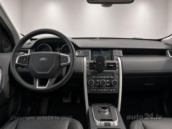 White Land Rover Discovery Sport 2015 in Tallinn, with an engine capacity of 2.20 L and mileage of 205 thousand km for 12900 €, photo 6 on AUTOMOTO.COM.LV