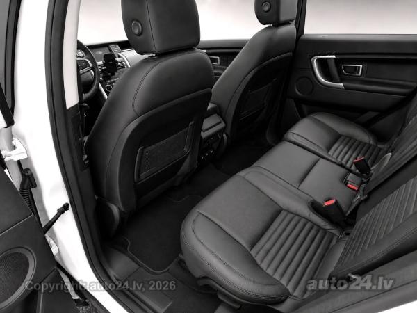 White Land Rover Discovery Sport 2015 in Tallinn, with an engine capacity of 2.20 L and mileage of 205 thousand km for 12900 €, photo 8 on AUTOMOTO.COM.LV