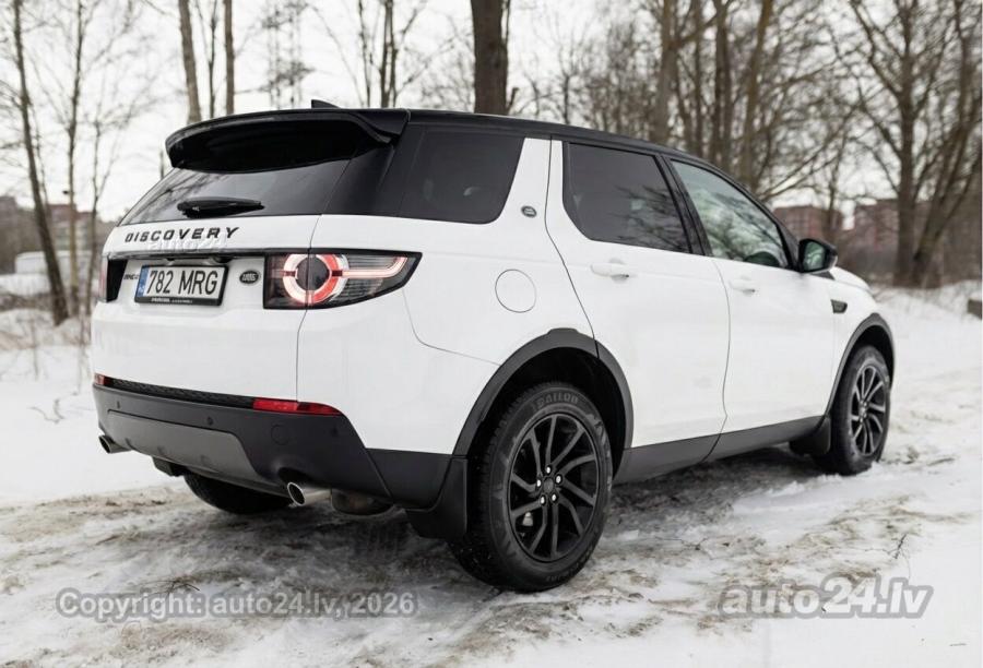 White Land Rover Discovery Sport 2017 in Tallinn, with an engine capacity of 2.00 L and mileage of 197 thousand km for 12990 €, photo 6 on AUTOMOTO.COM.LV