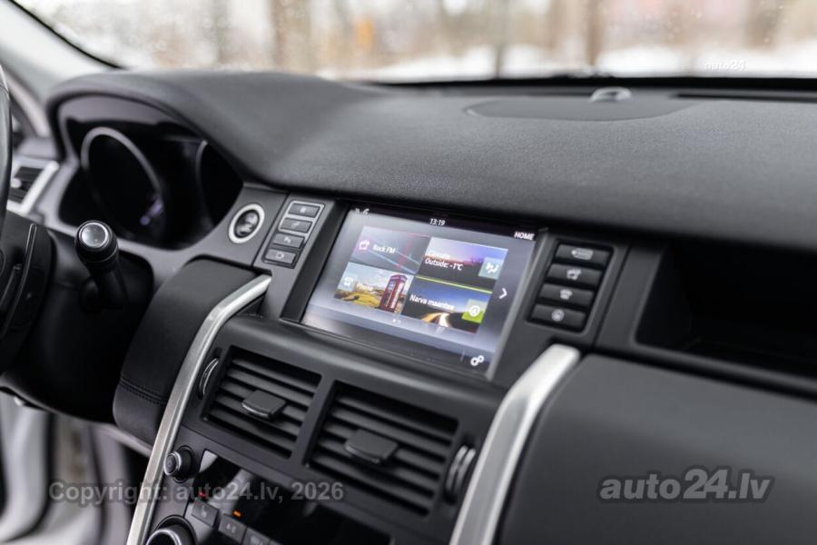 White Land Rover Discovery Sport 2017 in Tallinn, with an engine capacity of 2.00 L and mileage of 197 thousand km for 12990 €, photo 15 on AUTOMOTO.COM.LV