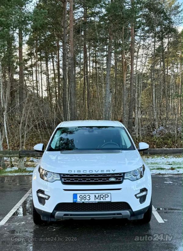 White Land Rover Discovery Sport 2018 in Tallinn, with an engine capacity of 2.00 L and mileage of 125 thousand km for 14999 €, photo 4 on AUTOMOTO.COM.LV